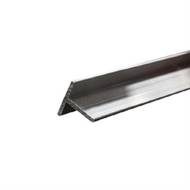 Acier en T de différents types d’acier découpé sur mesures.